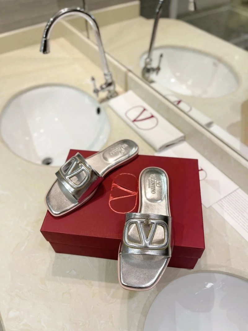 High accuracy Valentino Slippers