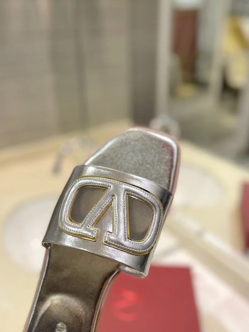 High accuracy Valentino Slippers