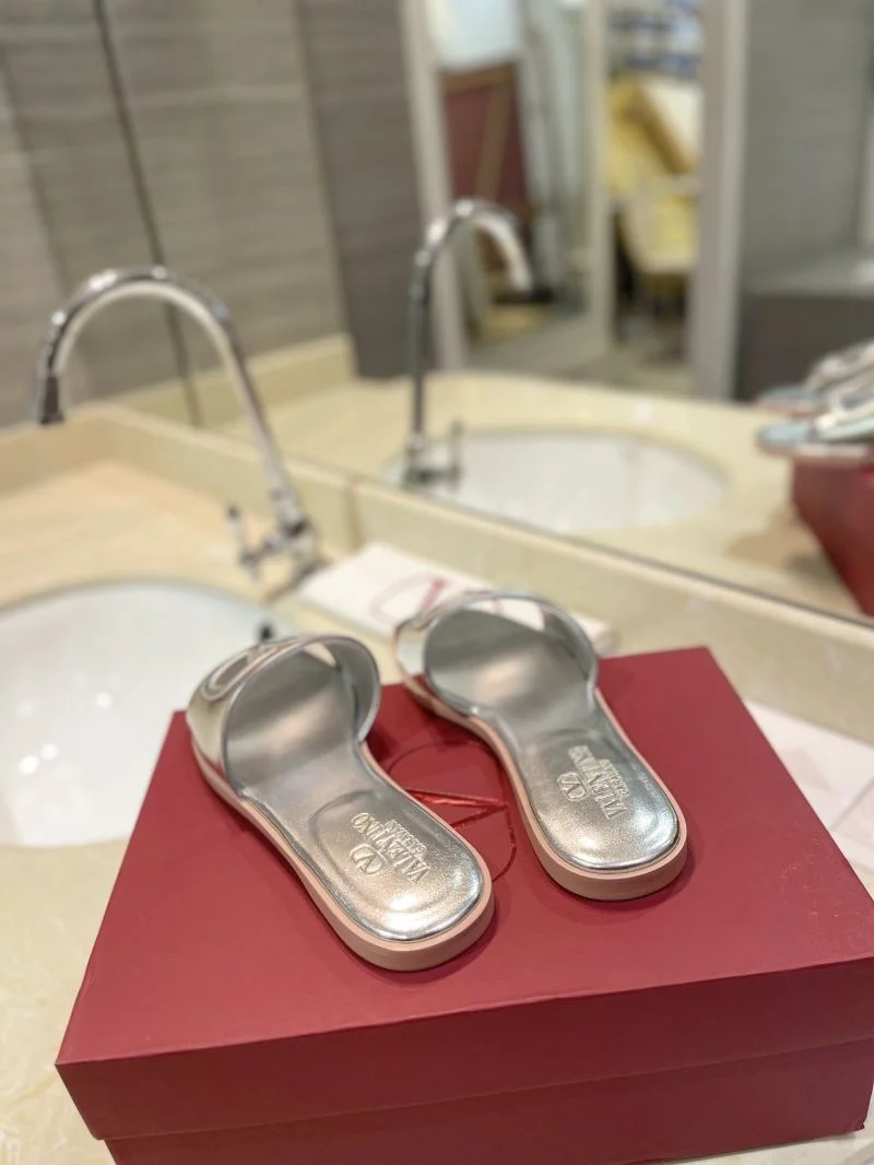 High accuracy Valentino Slippers
