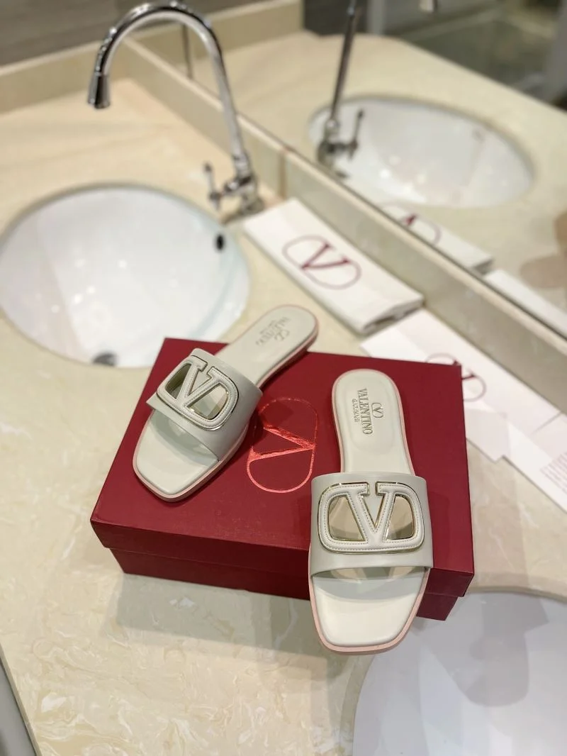 Low-cost Valentino Slippers