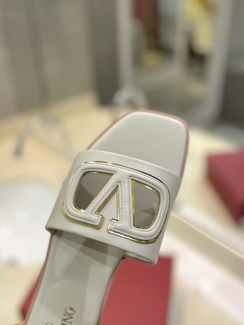 Low-cost Valentino Slippers