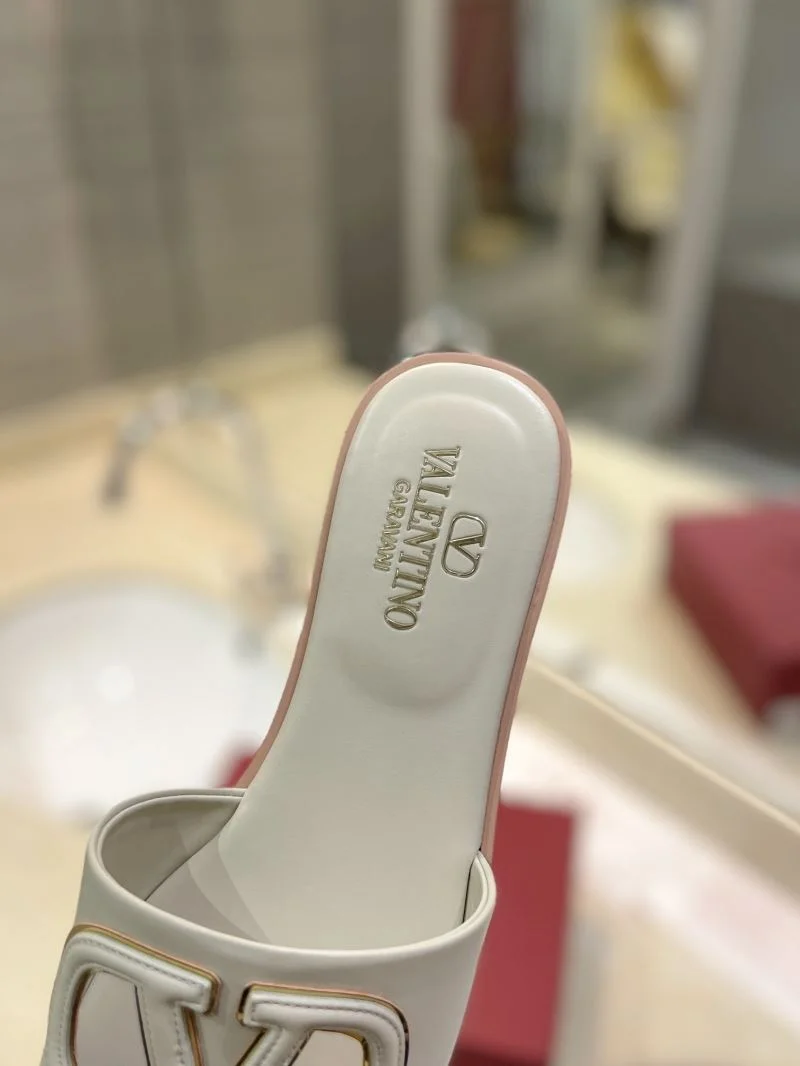 Low-cost Valentino Slippers