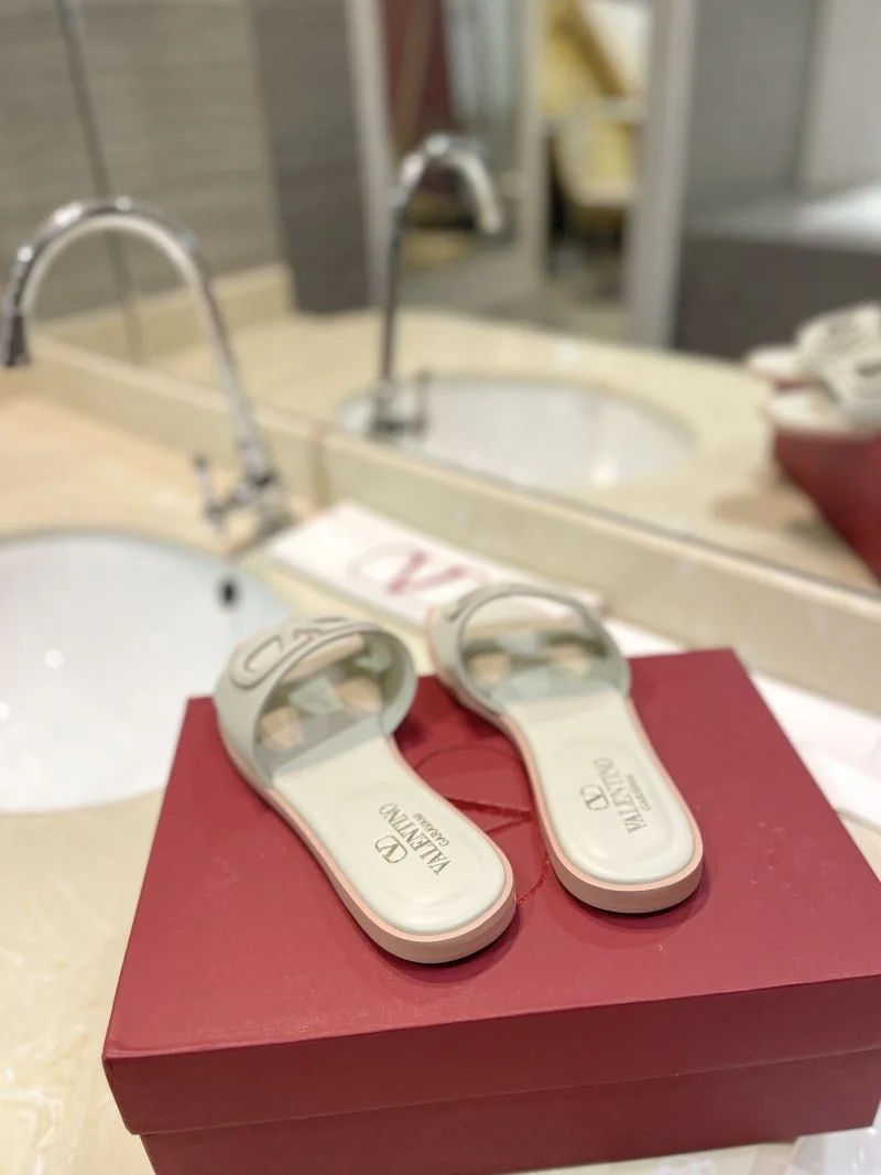 Low-cost Valentino Slippers