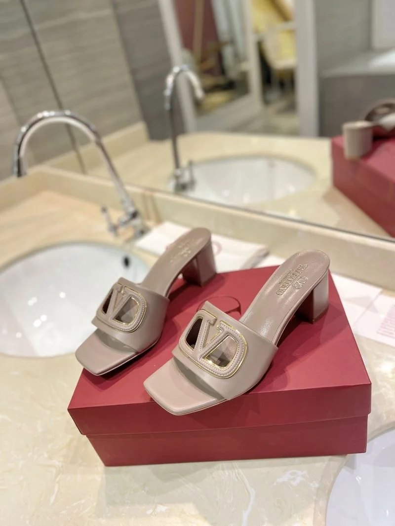 Low-cost Valentino Slippers