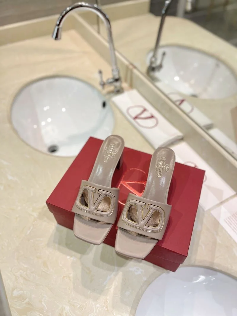 Low-cost Valentino Slippers