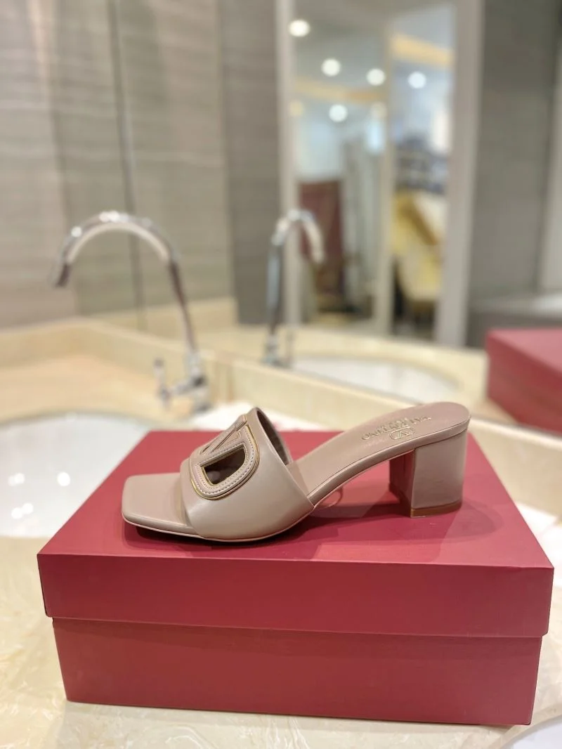 Low-cost Valentino Slippers
