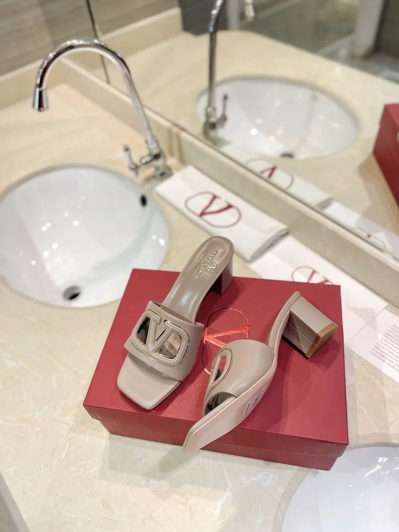 Low-cost Valentino Slippers