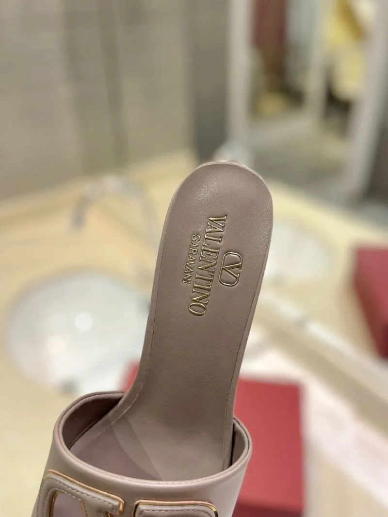 Low-cost Valentino Slippers