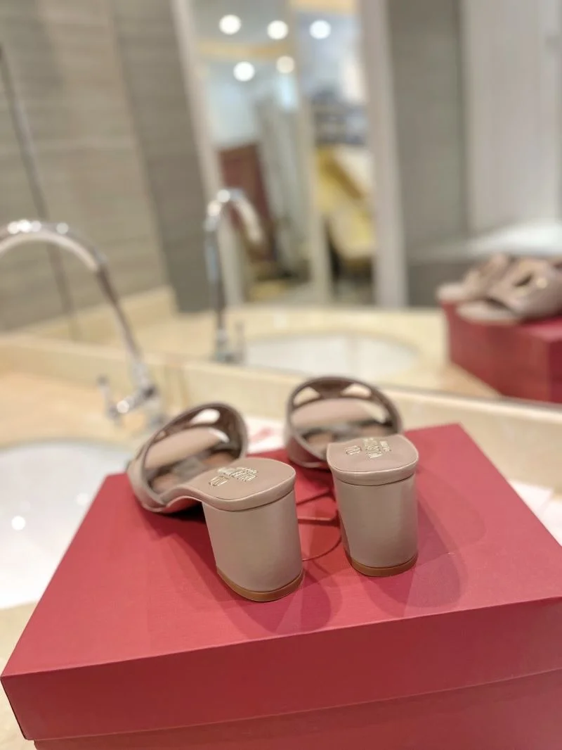 Low-cost Valentino Slippers