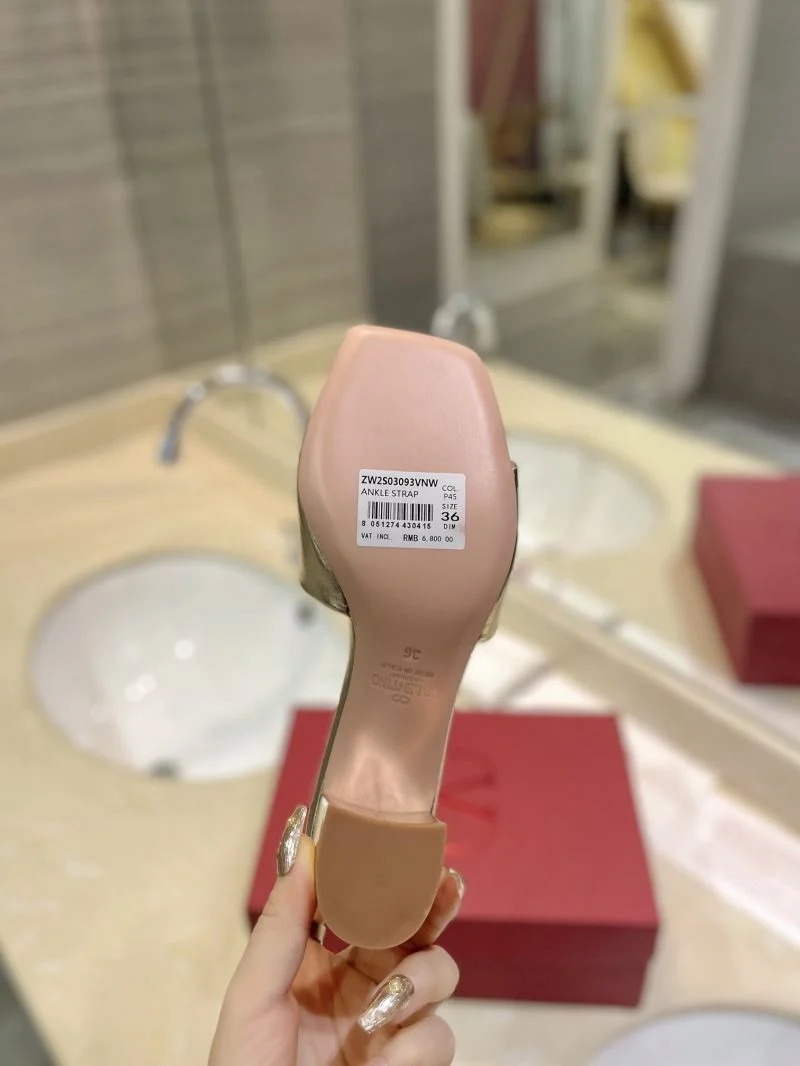 Top match Valentino Slippers