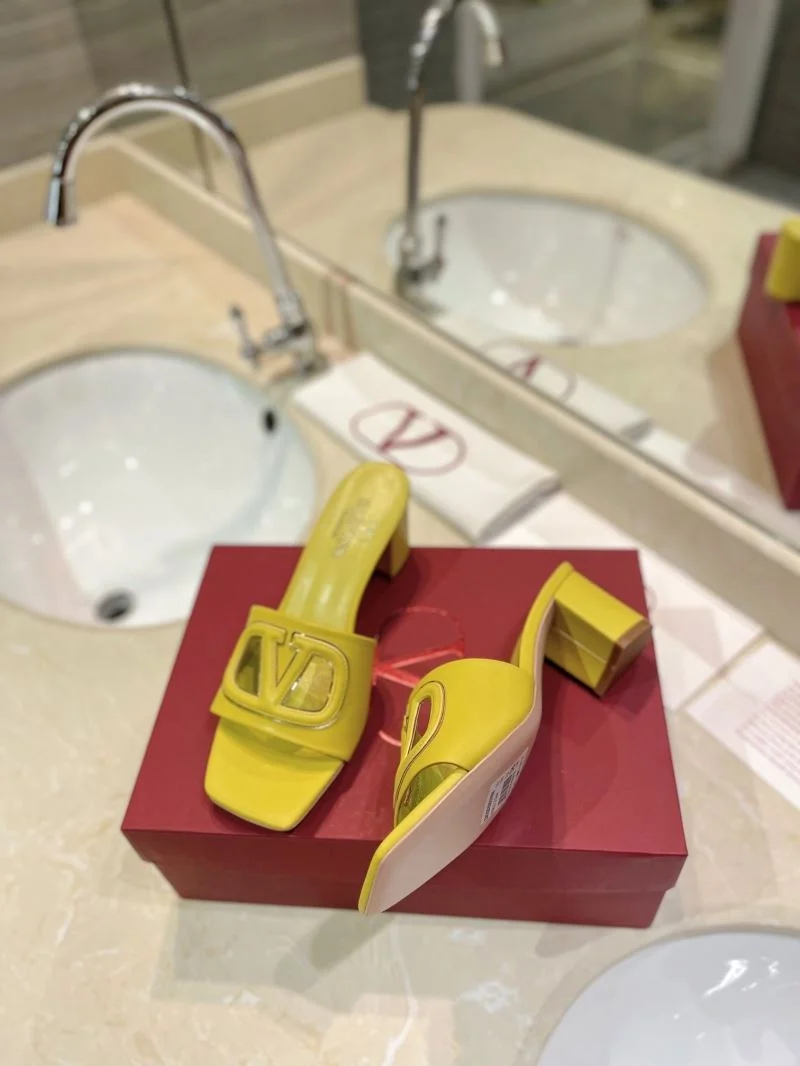 High accuracy Valentino Slippers