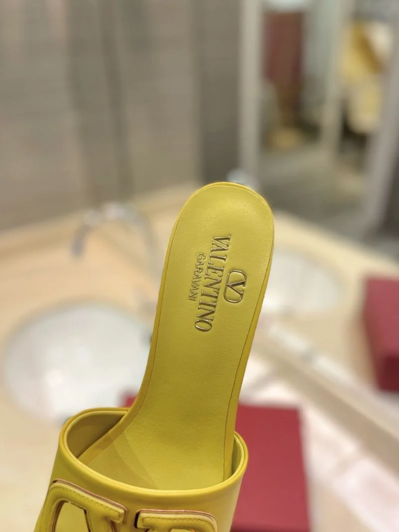 High accuracy Valentino Slippers