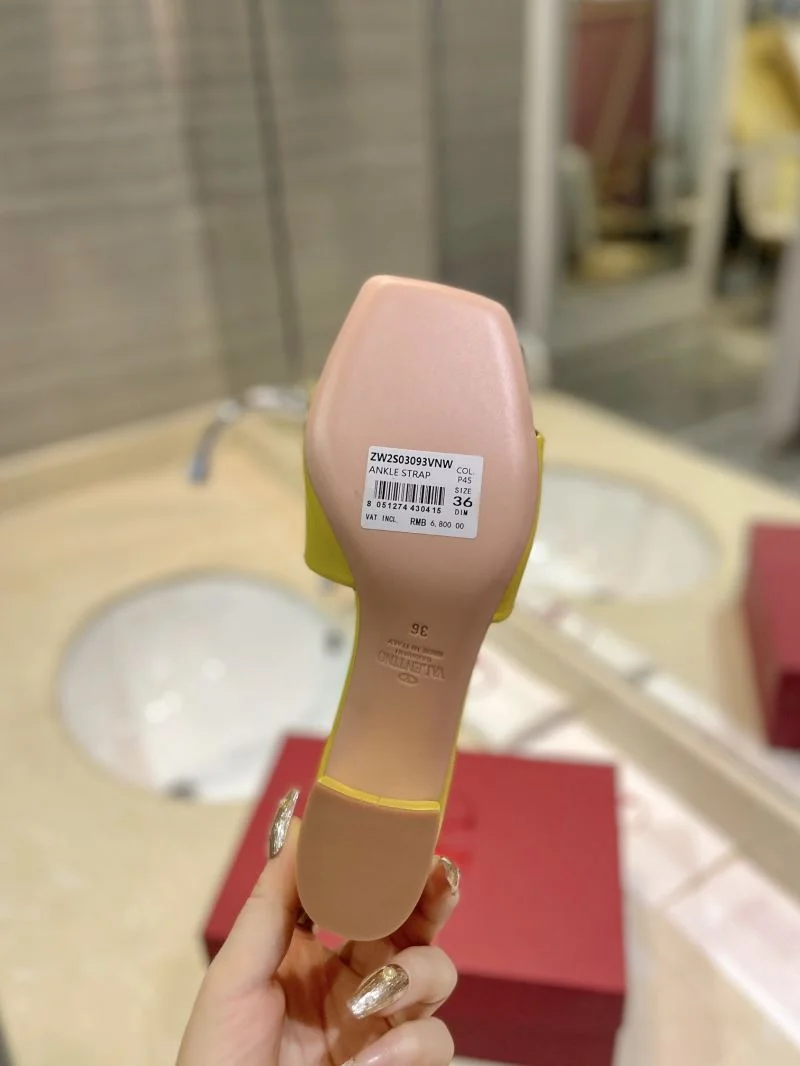 High accuracy Valentino Slippers