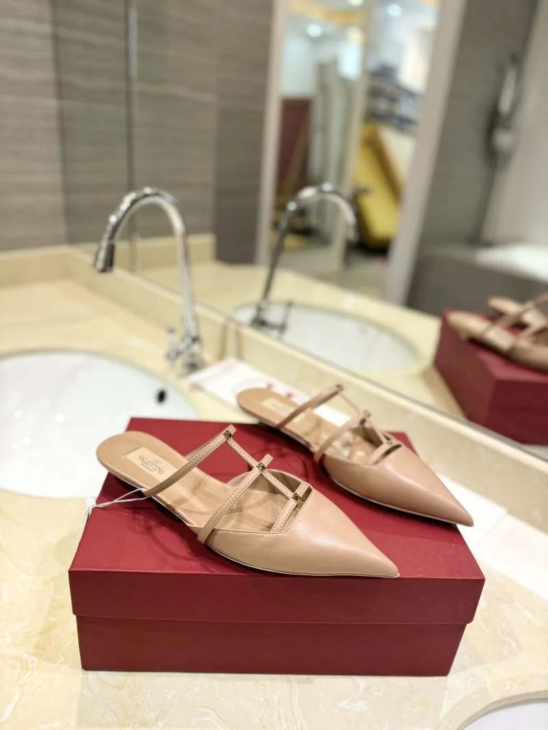 1:1 copy Valentino Slippers