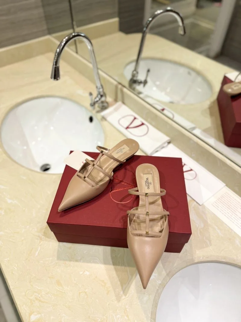 1:1 copy Valentino Slippers