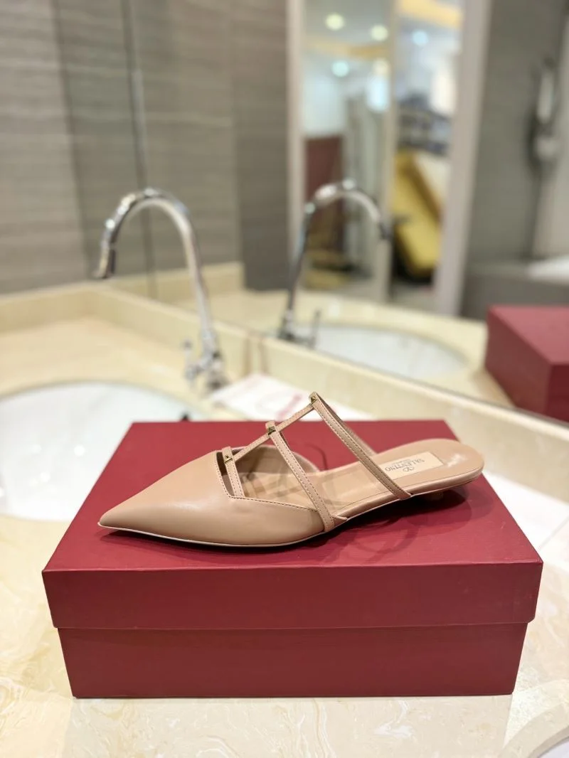 1:1 copy Valentino Slippers