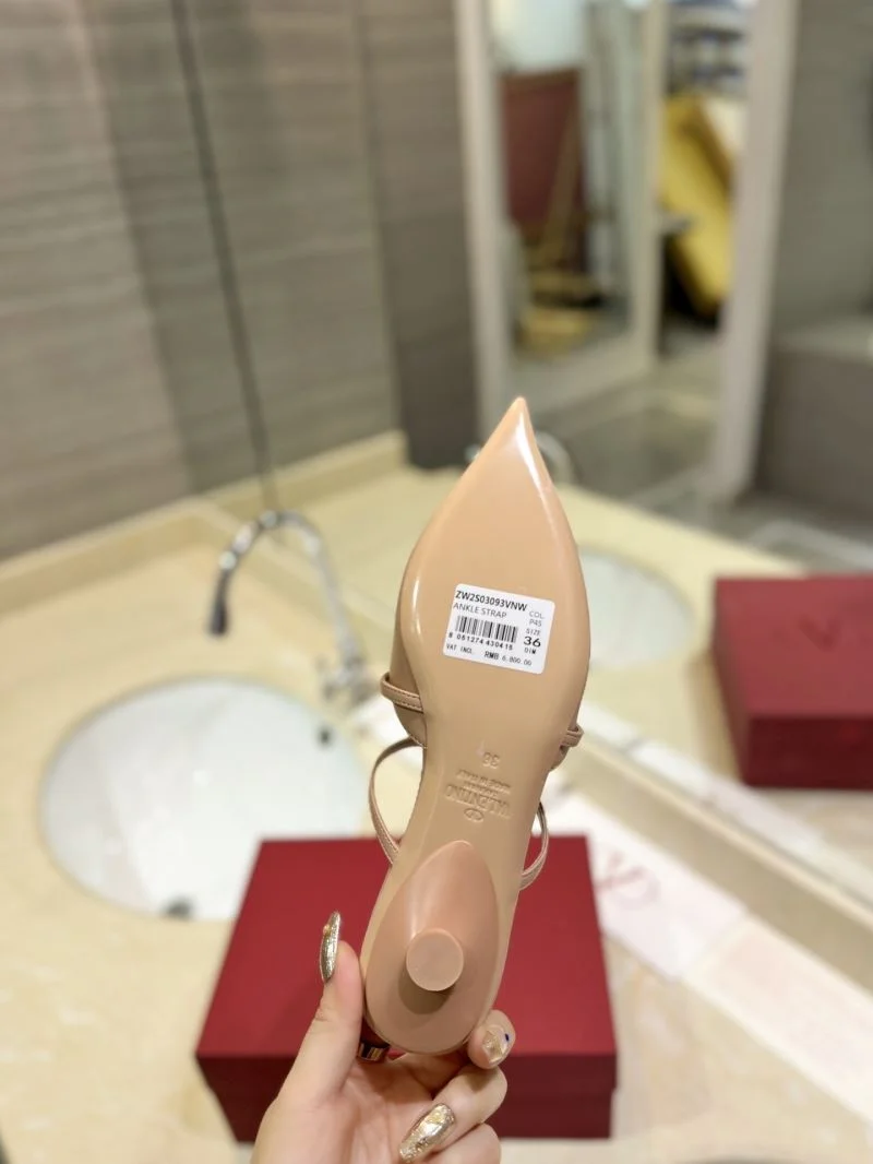 1:1 copy Valentino Slippers