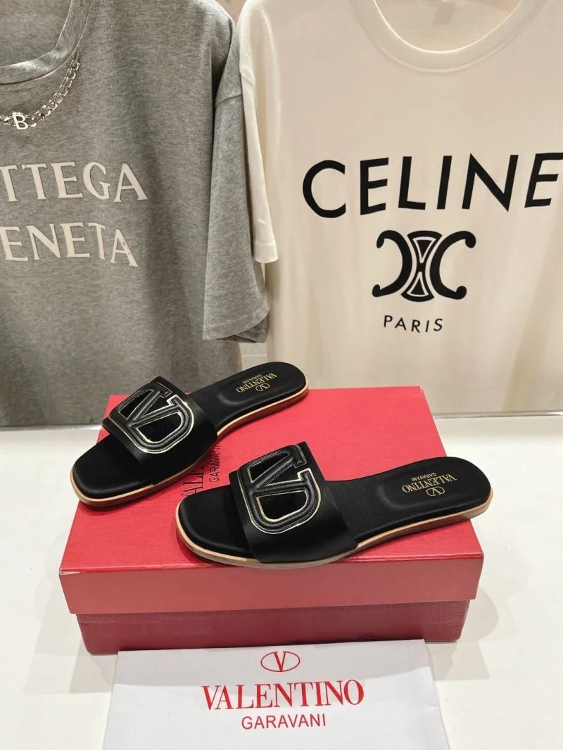Low-cost Valentino Slippers
