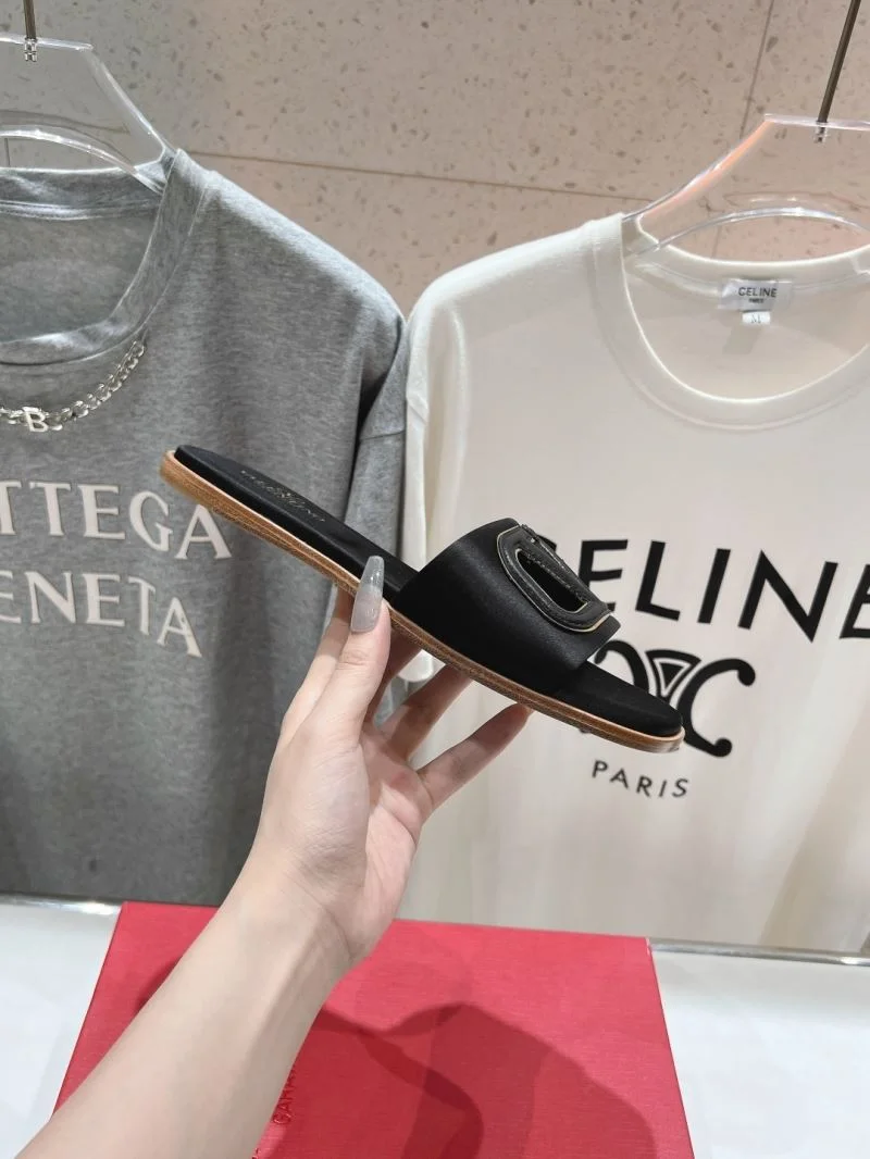 Low-cost Valentino Slippers