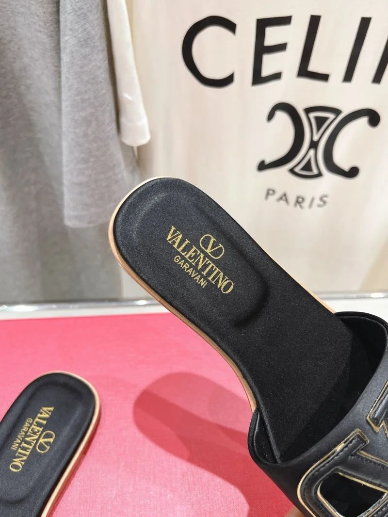 Low-cost Valentino Slippers
