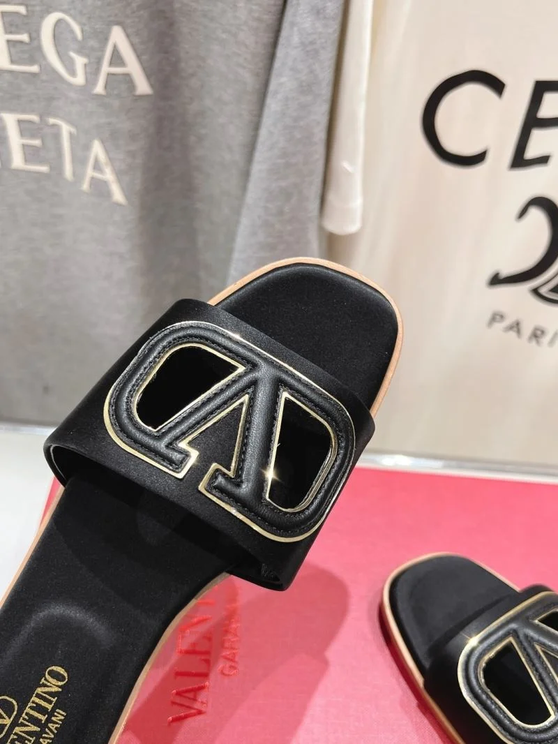 Low-cost Valentino Slippers
