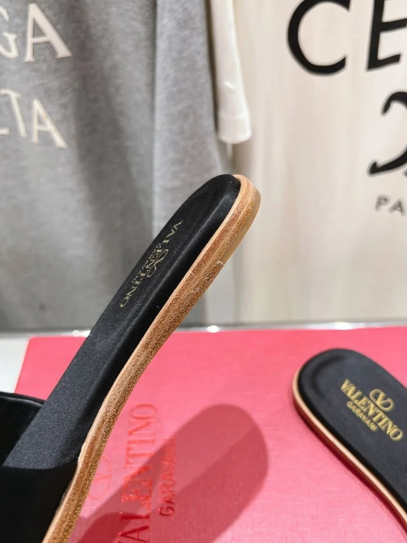 Low-cost Valentino Slippers
