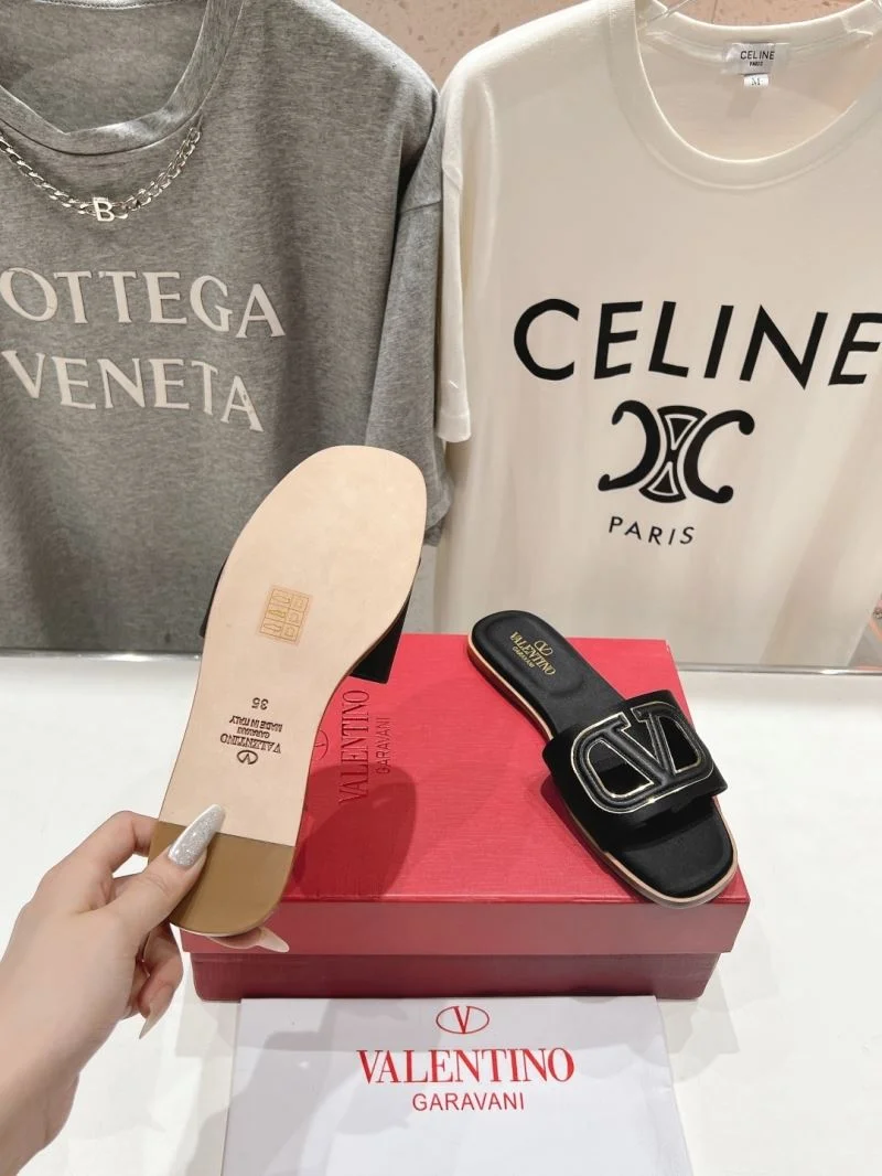 Low-cost Valentino Slippers