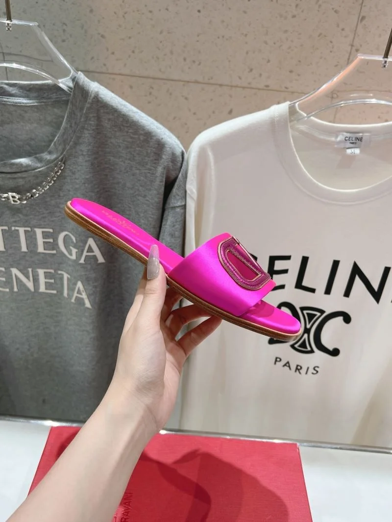 Low-cost Valentino Slippers