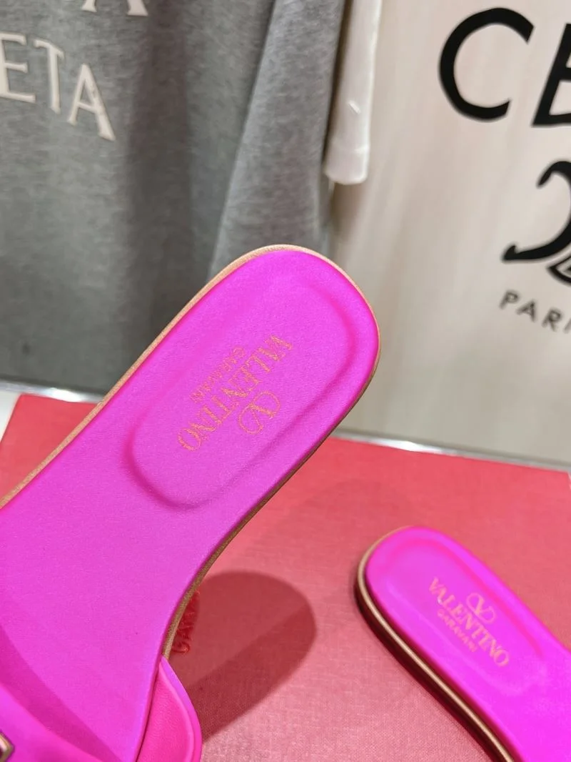 Low-cost Valentino Slippers