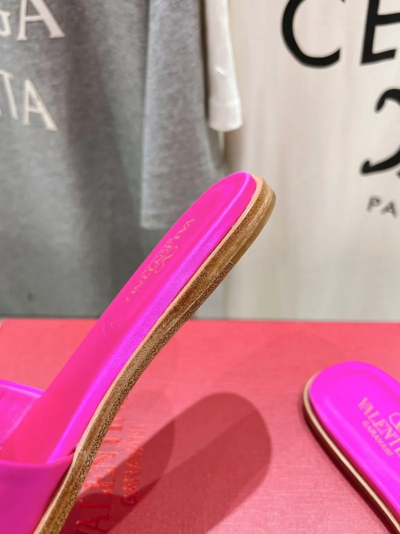 Low-cost Valentino Slippers