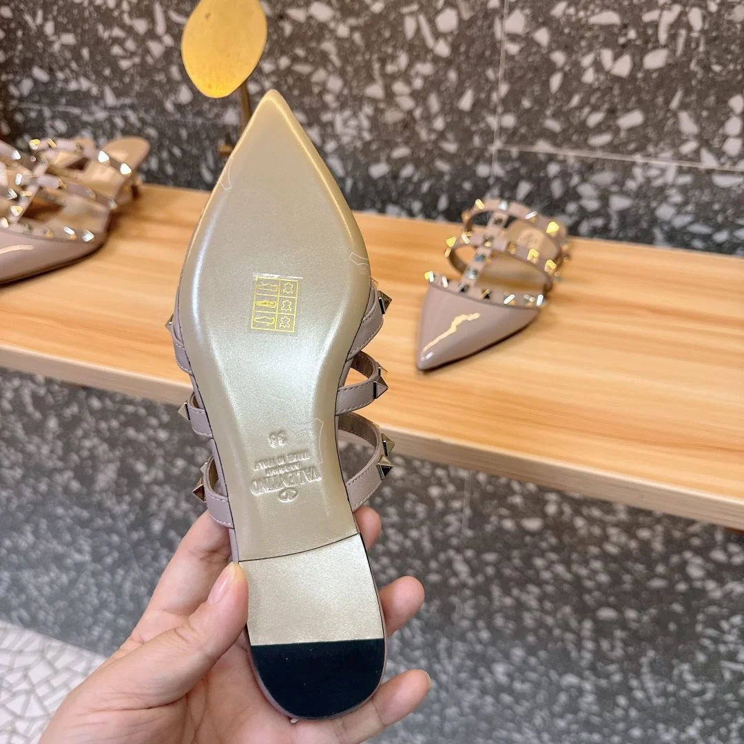 High accuracy Valentino Slippers