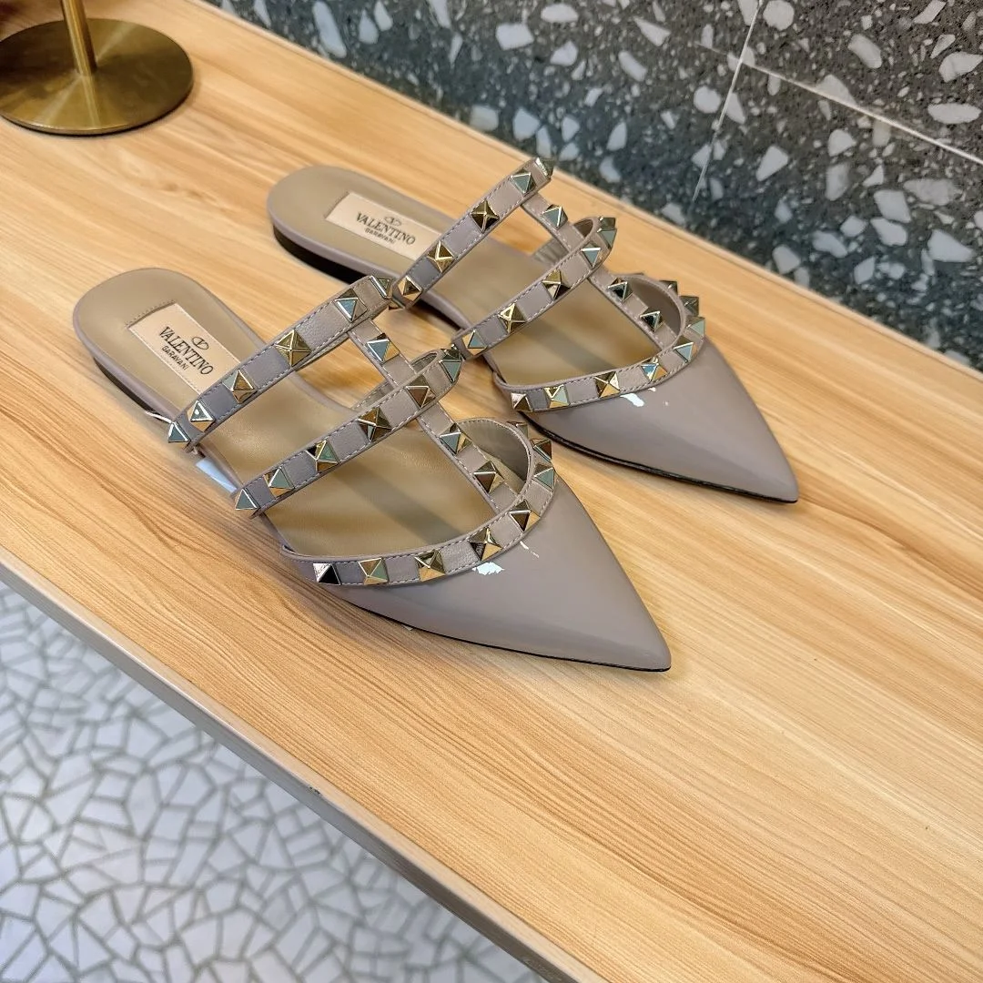 High accuracy Valentino Slippers