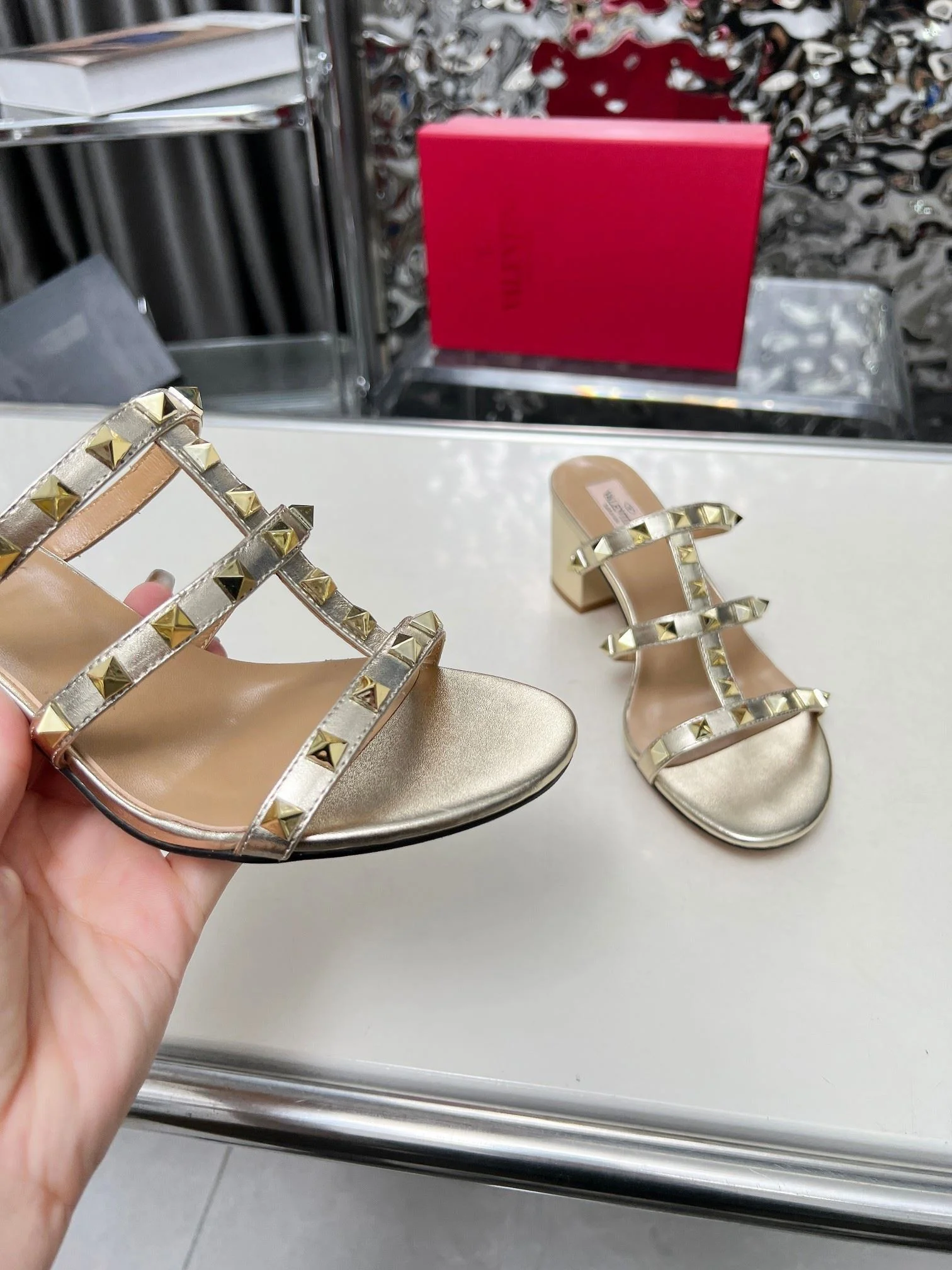 Exact replica Valentino Slippers