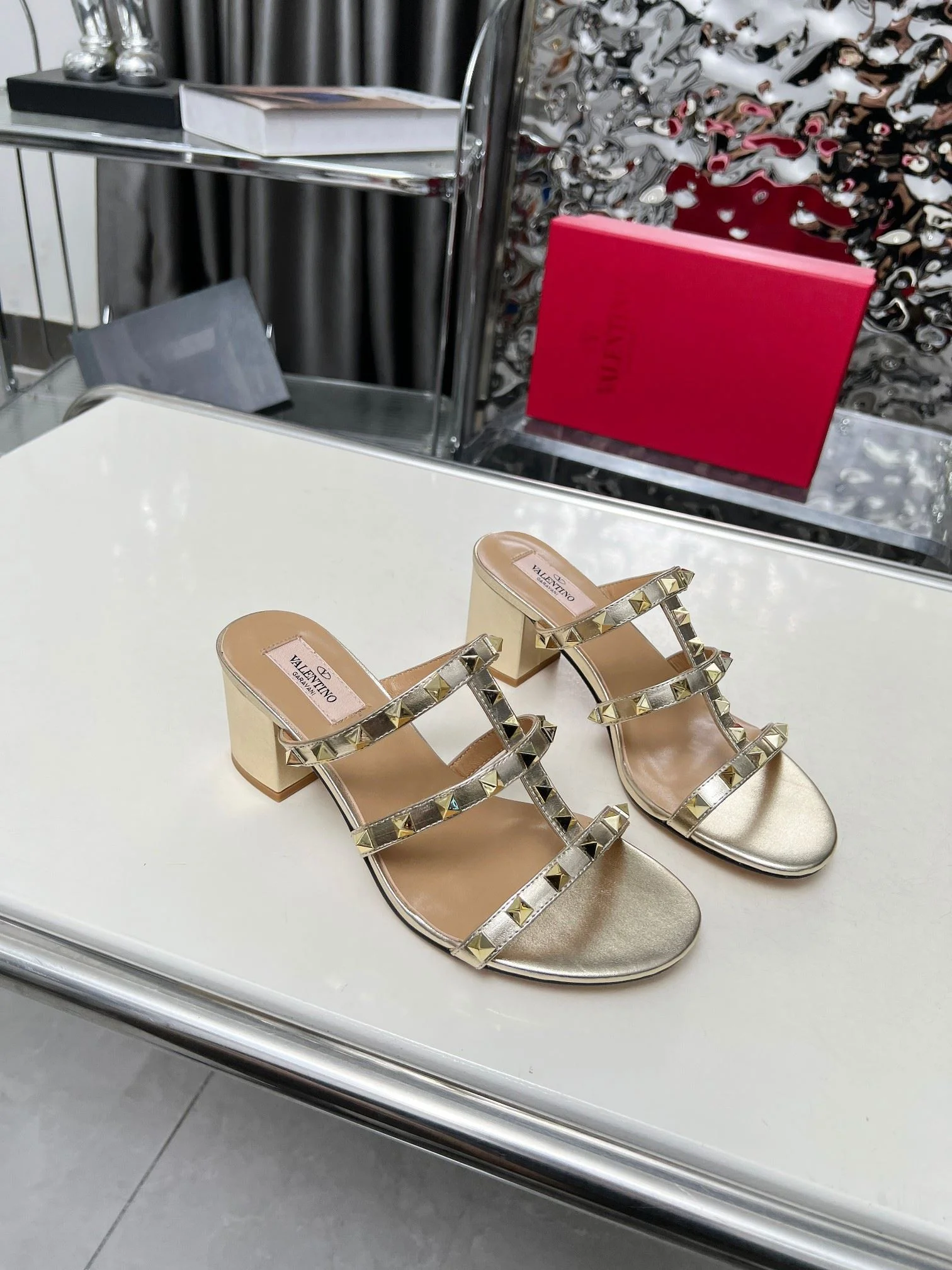 Exact replica Valentino Slippers