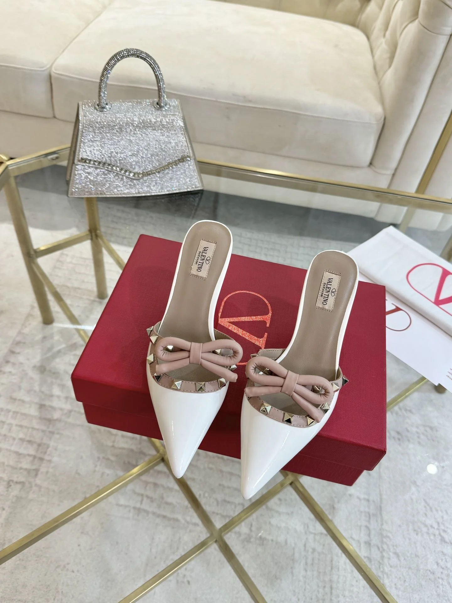 Low-cost Valentino Slippers