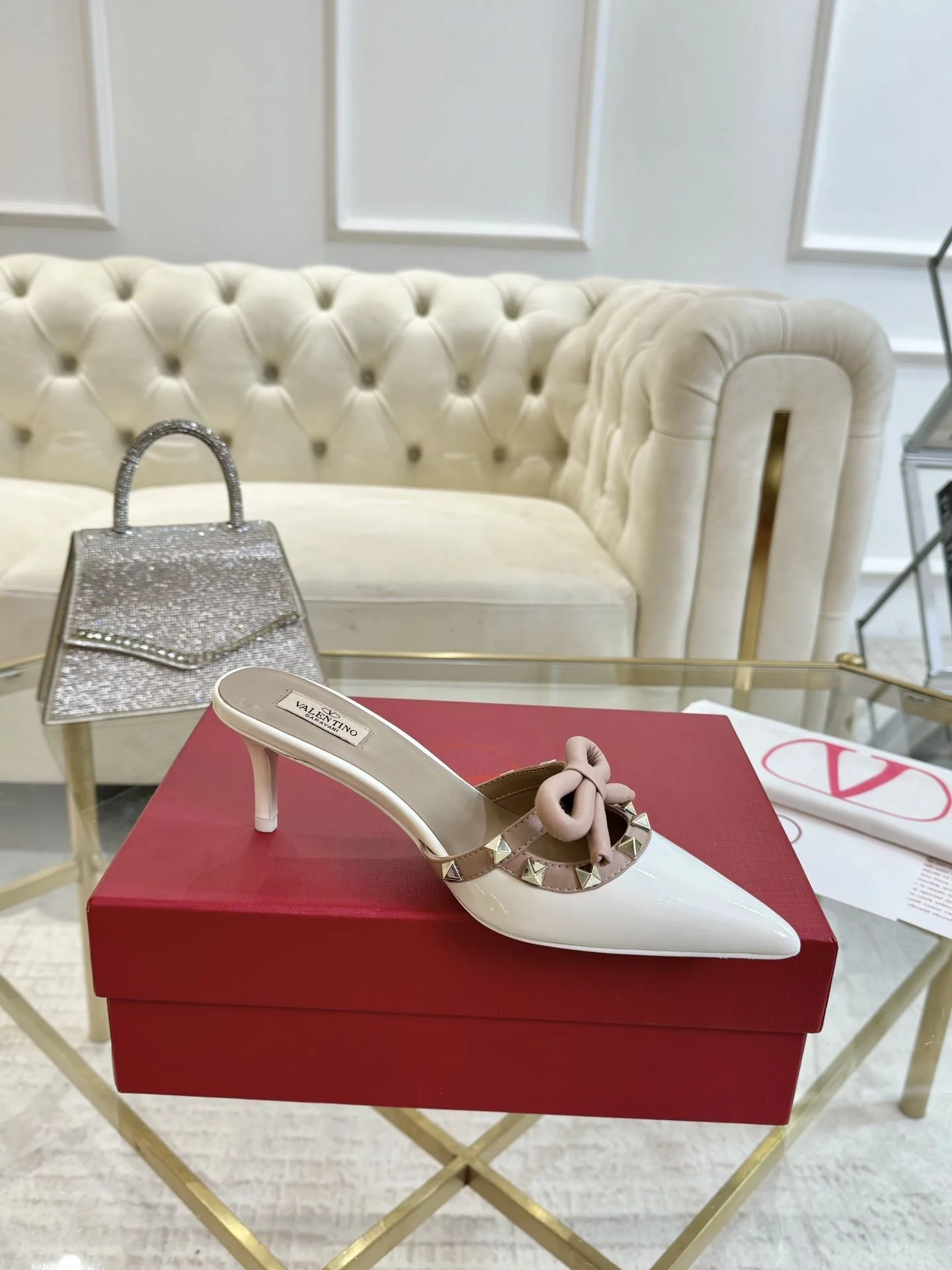 Low-cost Valentino Slippers