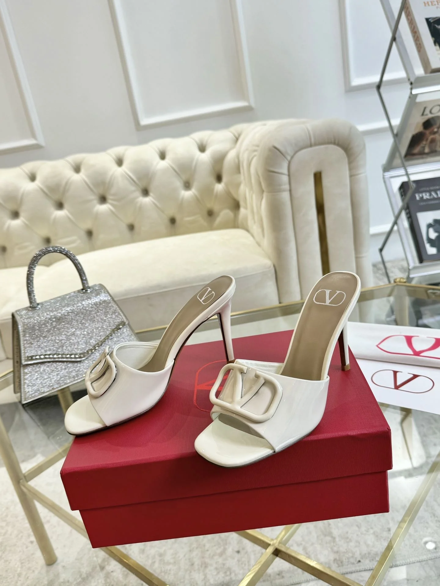 Factory-made Valentino Slippers