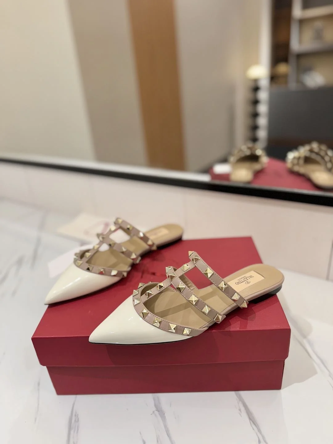 Low-cost Valentino Slippers