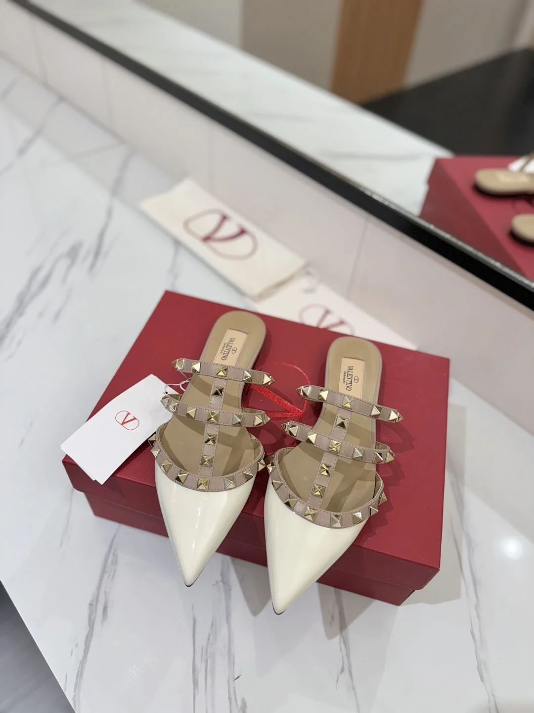 Low-cost Valentino Slippers