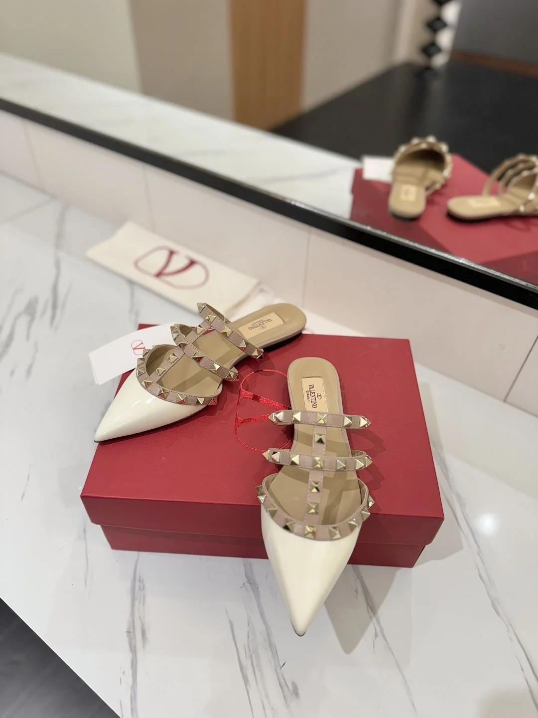Low-cost Valentino Slippers