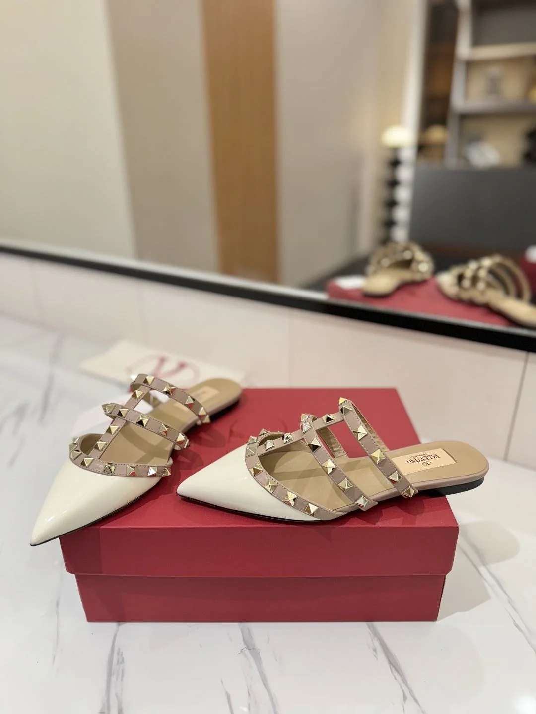 Low-cost Valentino Slippers