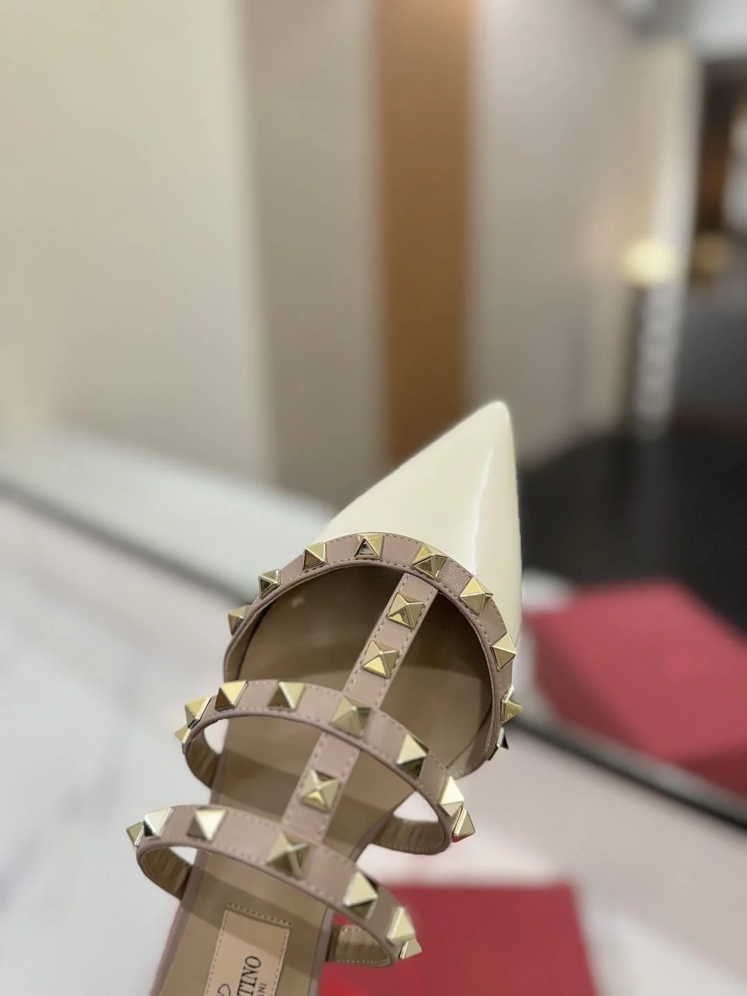 Low-cost Valentino Slippers