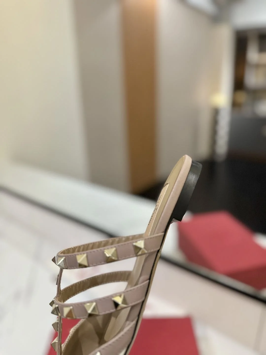 Low-cost Valentino Slippers