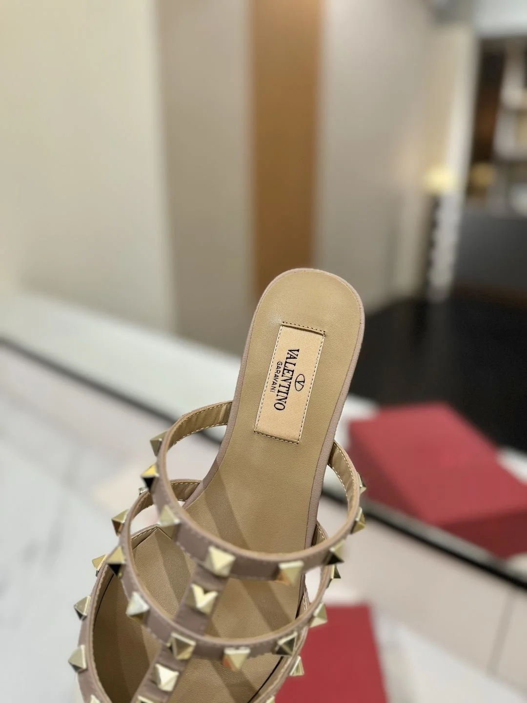 Low-cost Valentino Slippers