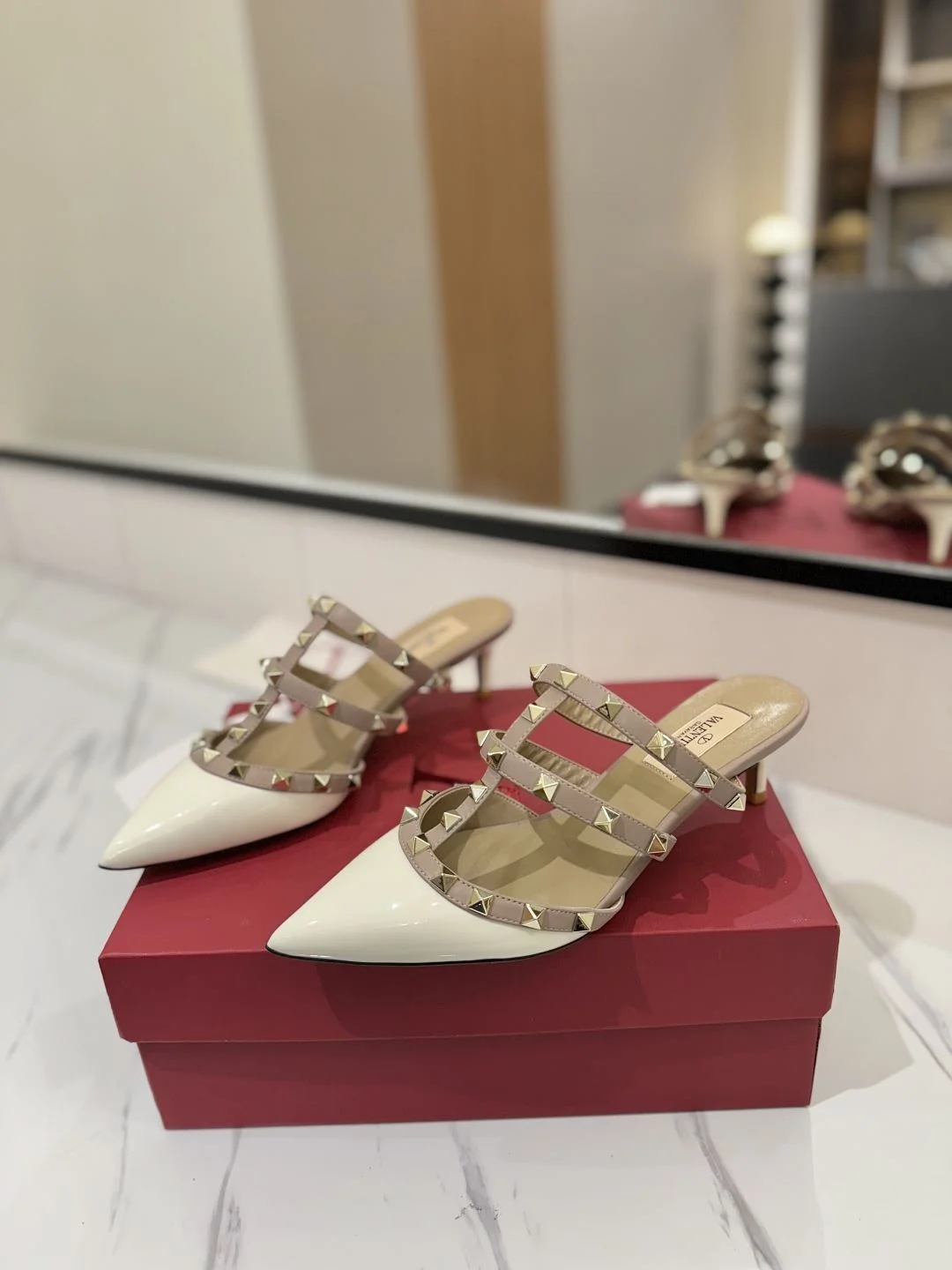 High accuracy Valentino Slippers