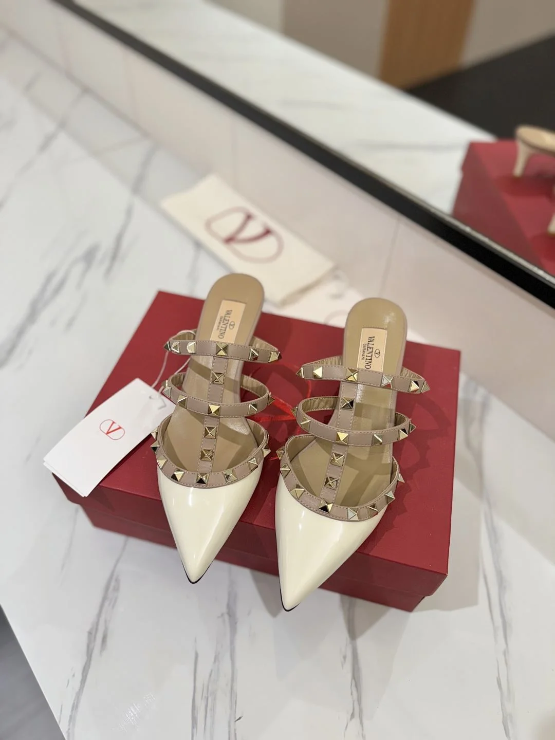 High accuracy Valentino Slippers