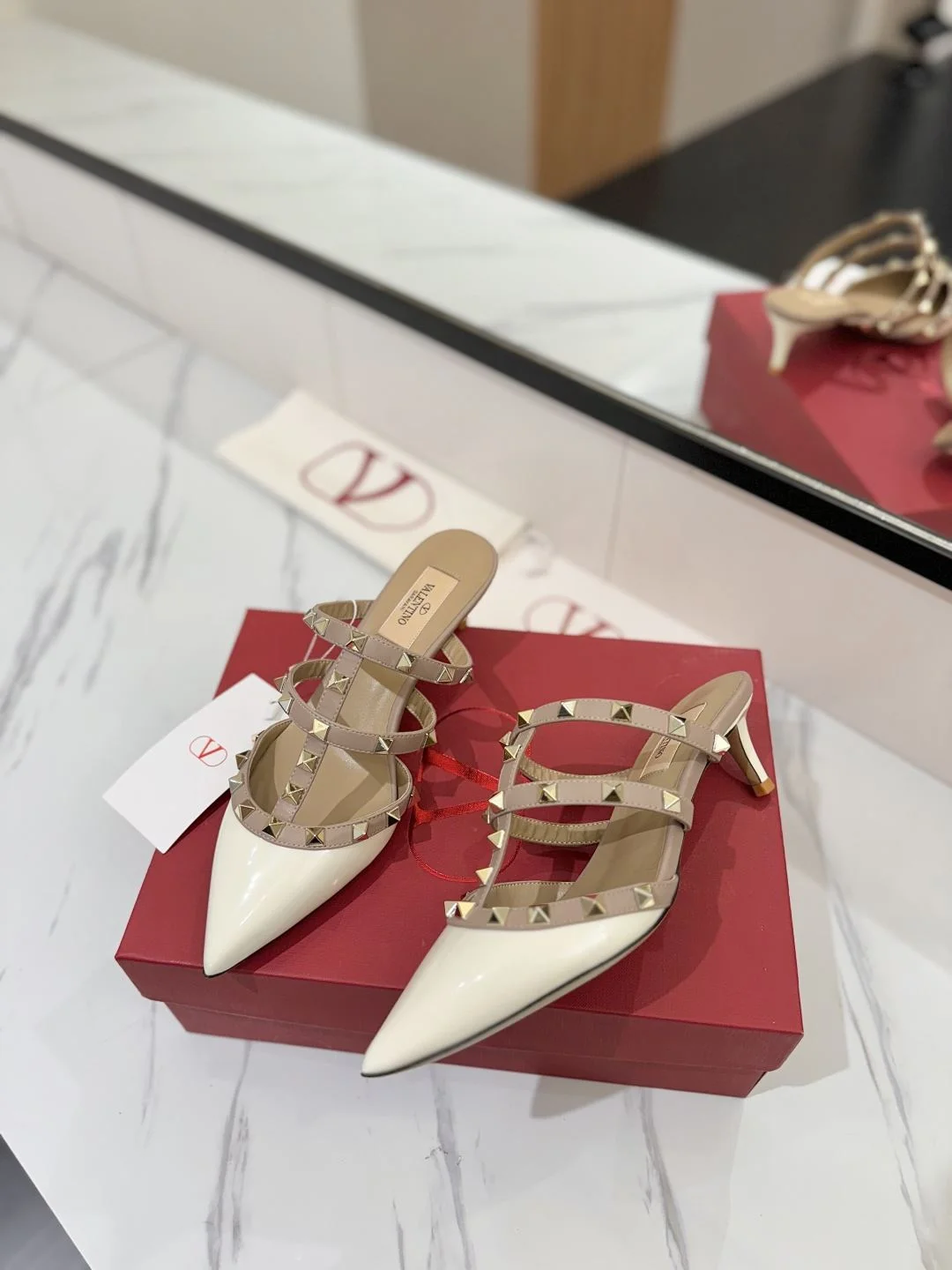 High accuracy Valentino Slippers