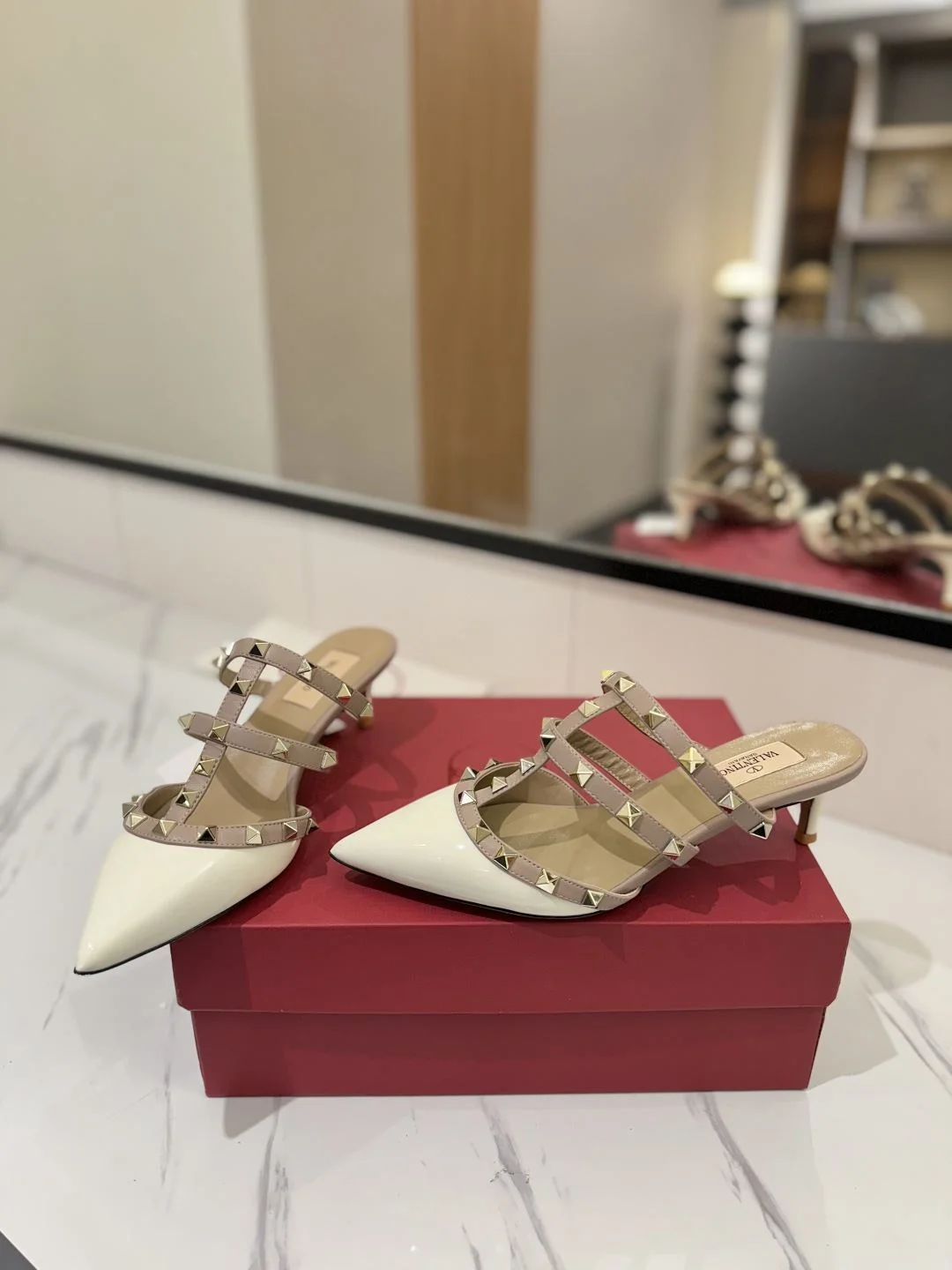 High accuracy Valentino Slippers