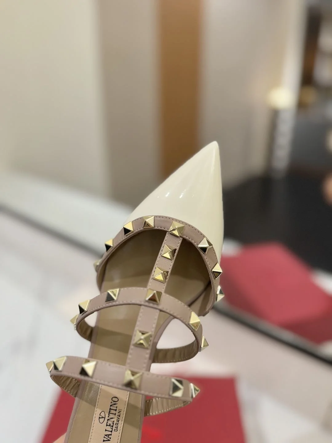 High accuracy Valentino Slippers