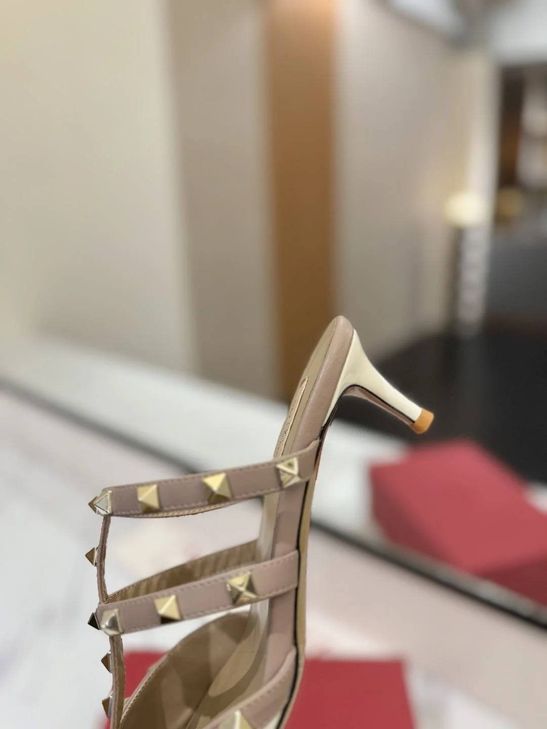 High accuracy Valentino Slippers